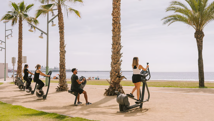 Galeria de Equipamiento para áreas fitness de exterior - 3