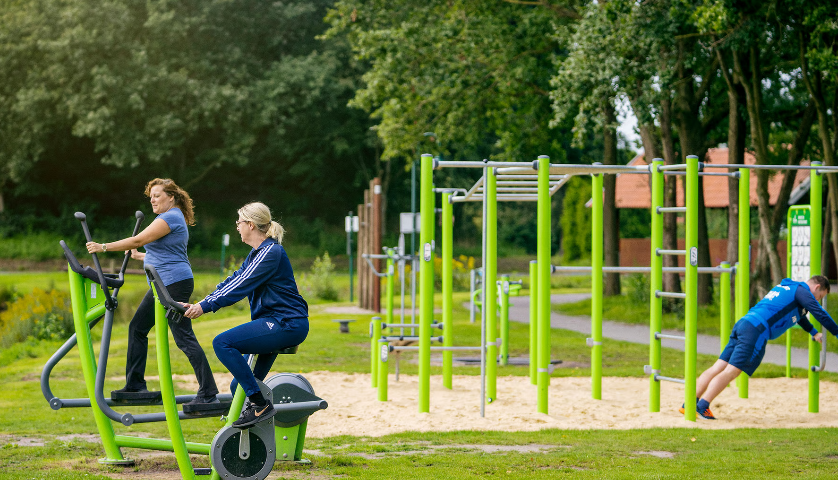 Galeria de Equipamiento para áreas fitness de exterior - 1