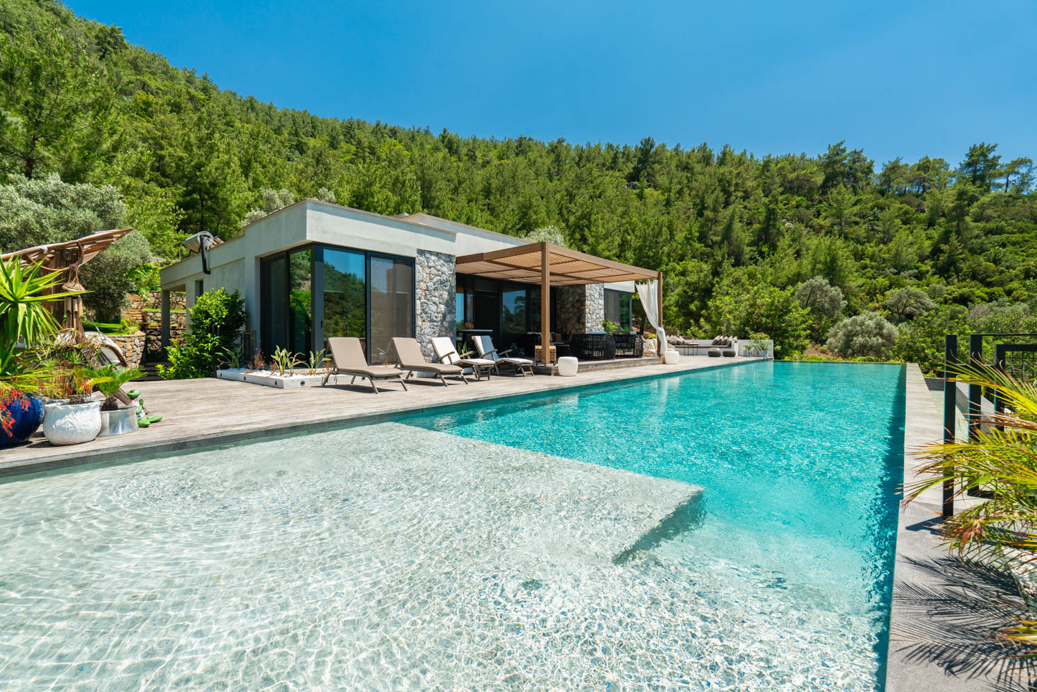 Infinity Pool Tiles - Relax from SERAPOOL
