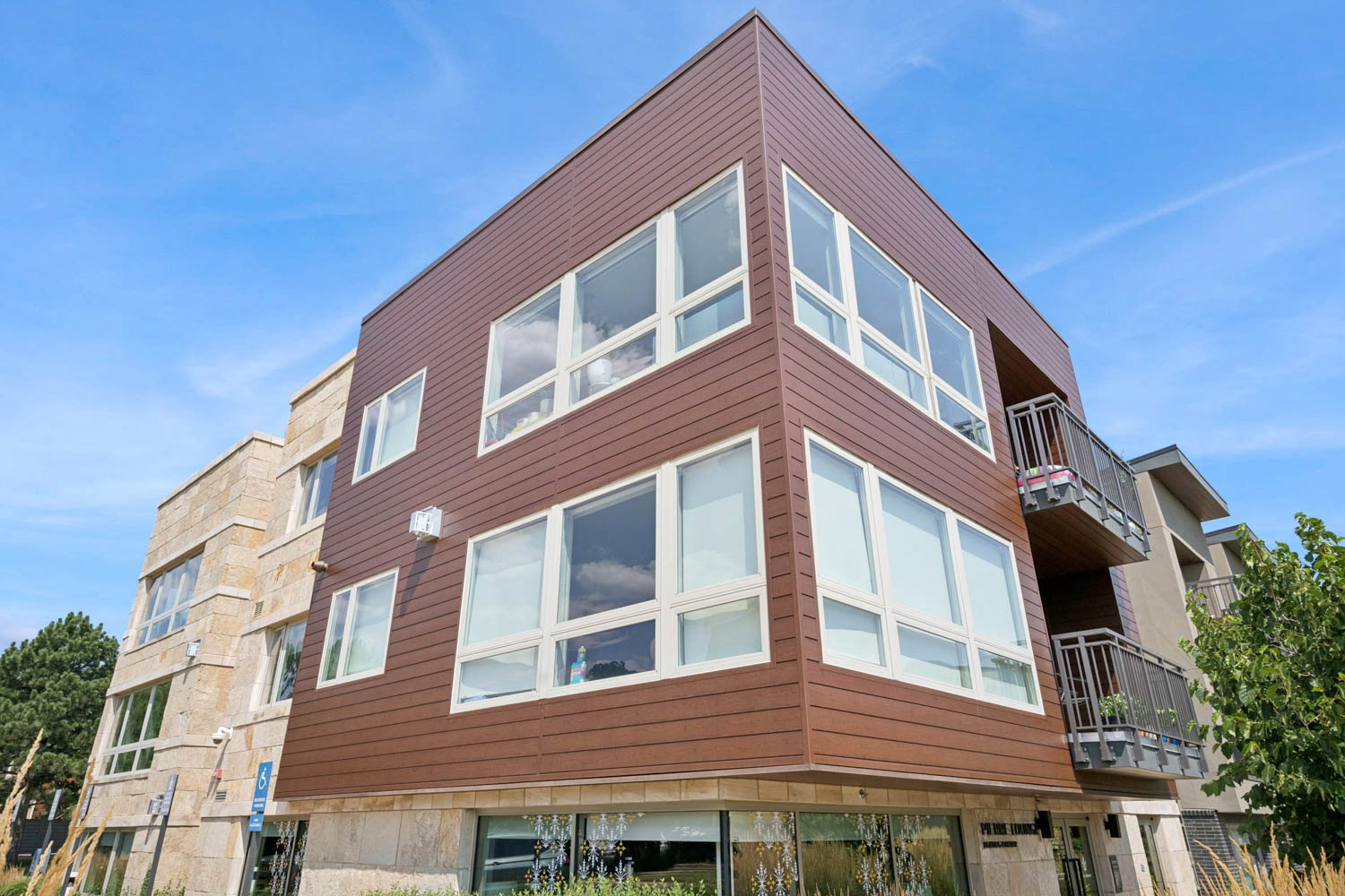 Gallery of Aluminum Cladding in Colorado Apartment Building - 4