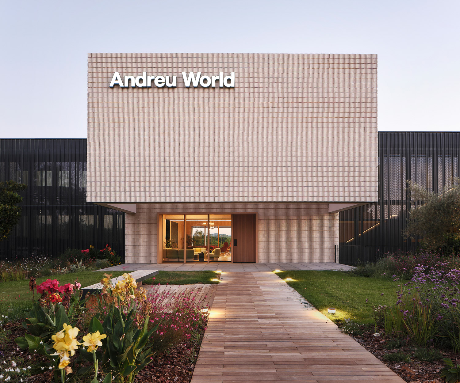 Gallery of Contract Furniture in Andreu World Headquarters - 2