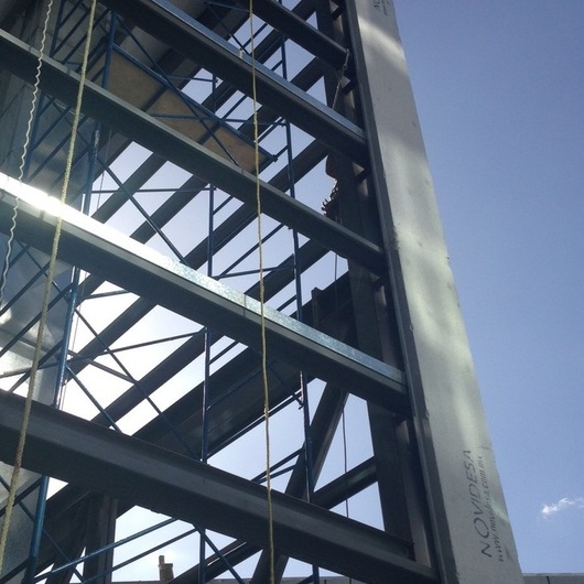 Panel aislante para fachadas IKOS® e IKOS i16® de NOVIDESA